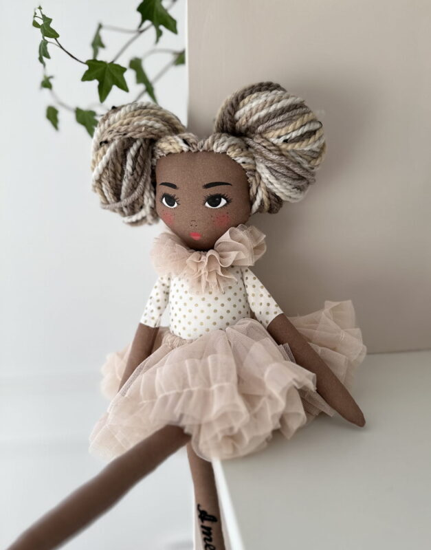 Dukke med dreadlocks